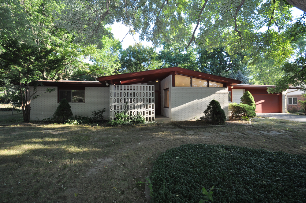 Avriel Shull – Gal's Guide